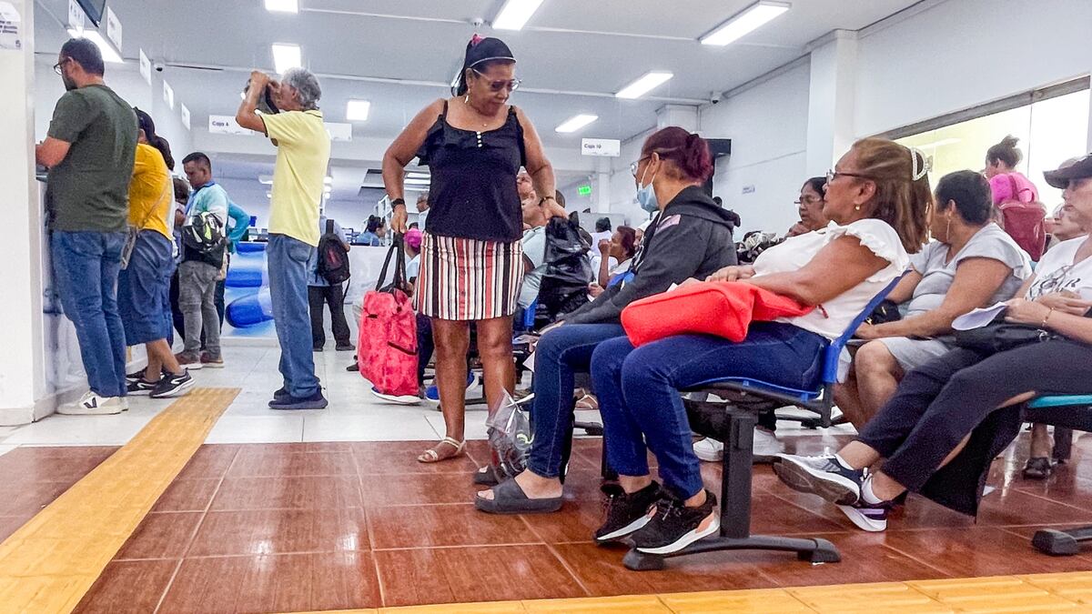 Quejas De Usuarios Por Retrasos En La Entrega De Medicamentos